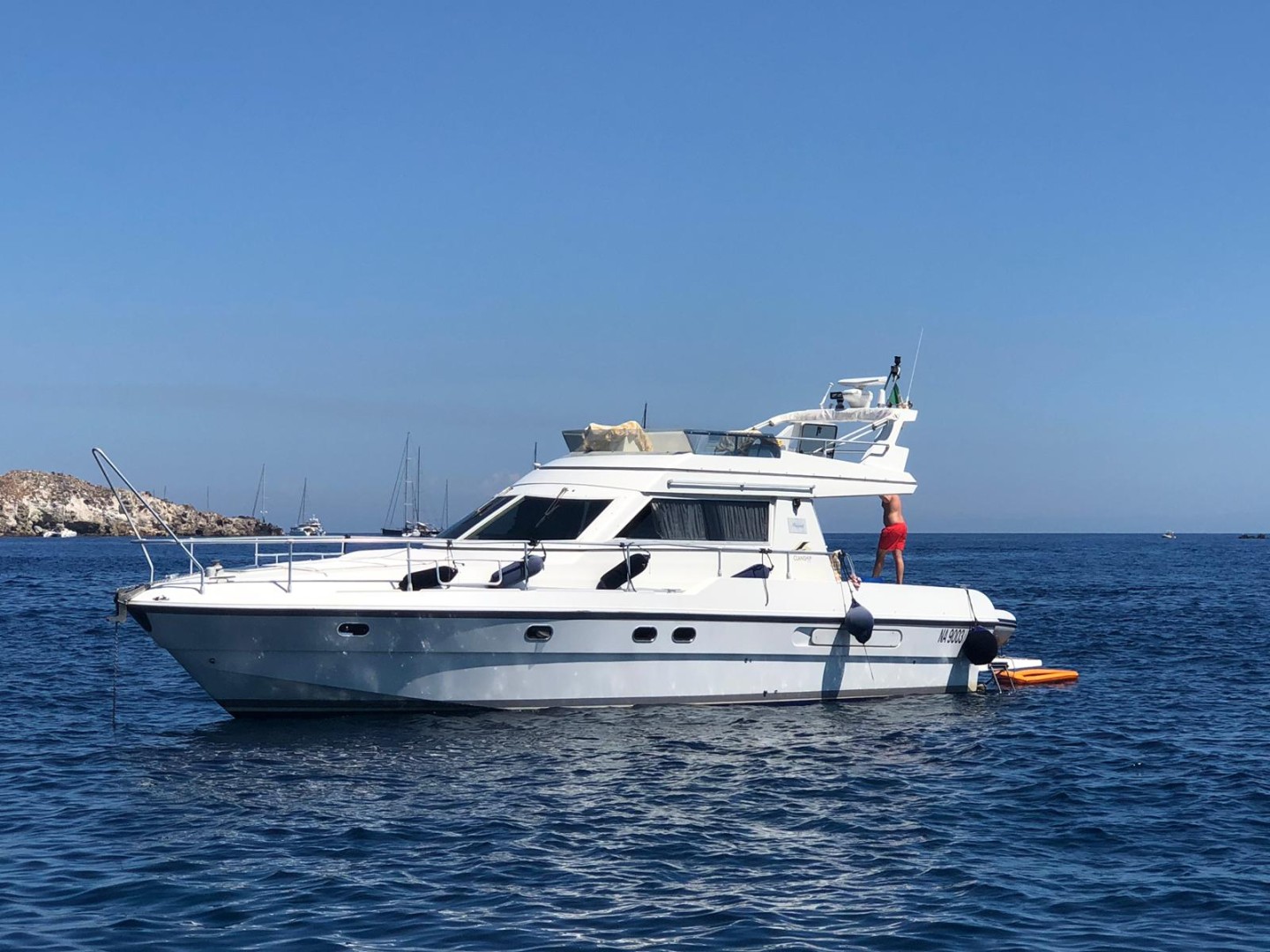 Noleggio Barca a motore Comar Clanship 34 fly a Procida | SamBoat